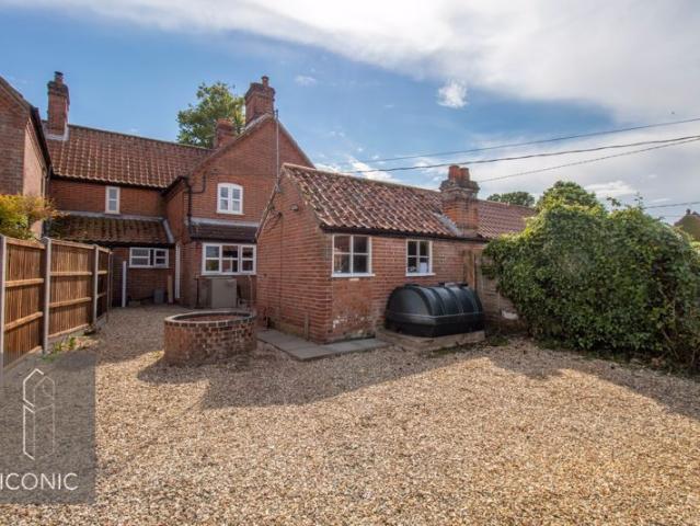 The Street, Ringland, Norwich NR8, 2 bed cottage to rent, £950 pcm | PrimeLocation