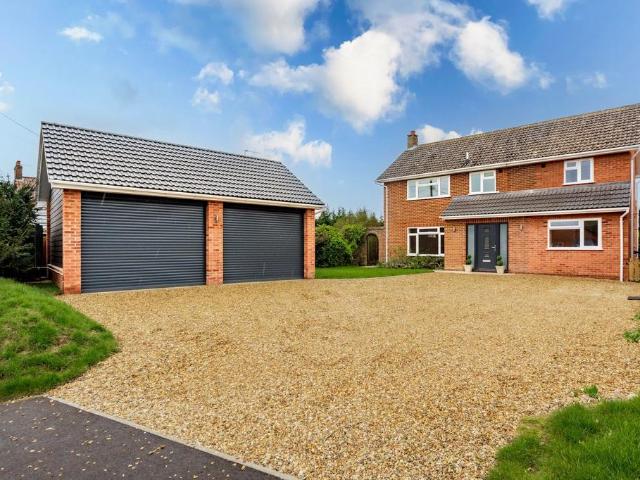 The Street, Surlingham 5 bed detached house to rent £2,250 pcm £519 pw