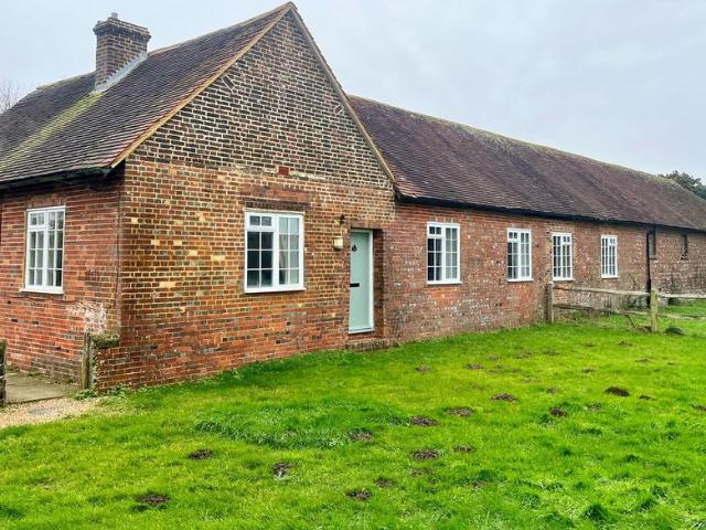 The Street, Thakeham, RH20 3 bed barn conversion to rent £1,825 pcm £421 pw