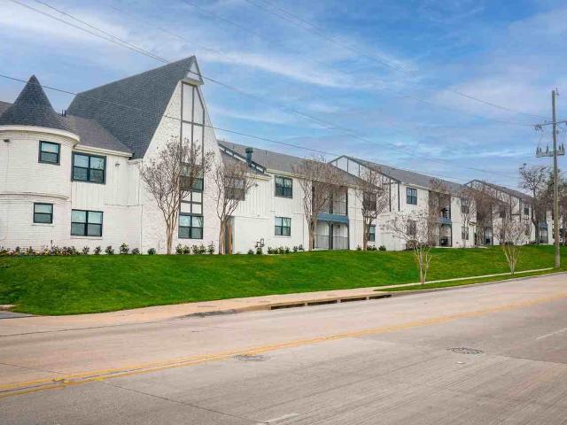 The Sutton on Park Lane 1 Bedroom Apartment for Rent at 8900 Park Ln, Dallas, TX 75231