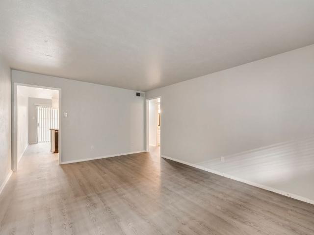 The Sutton on Park Lane 2 Bedroom Apartment for Rent at 8900 Park Ln, Dallas, TX 75231