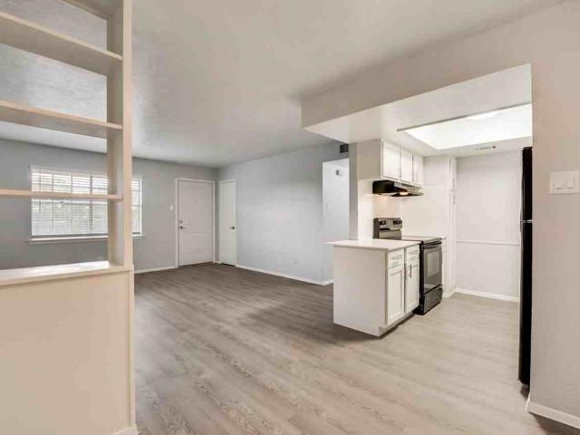 The Sutton on Park Lane 3 Bedroom Apartment for Rent at 8900 Park Ln, Dallas, TX 75231
