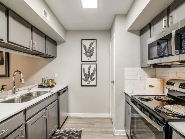 The Sutton Apartments 1 Bedroom Apartment for Rent at 22022 Cimarron Pkwy, Katy, TX 77450