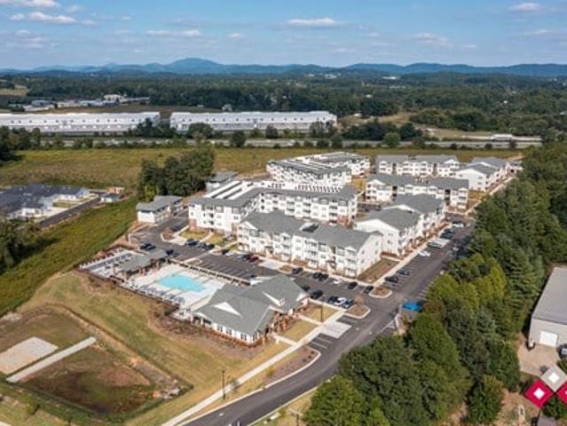 The Summit Hendersonville Pinnacle