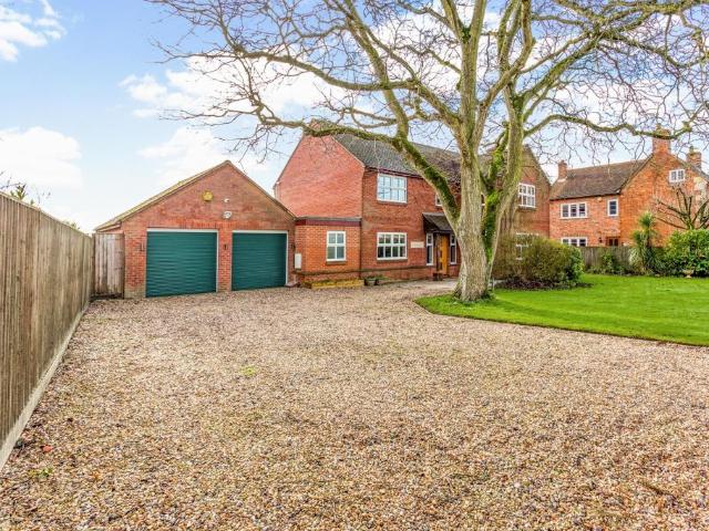 The Pound Bromham SN15 4 bed detached house to rent £3,450 pcm £796 pw