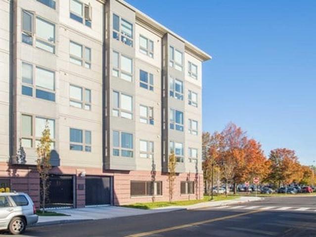 The Point @180 One bed Loft w. den/One bath 832 sqft