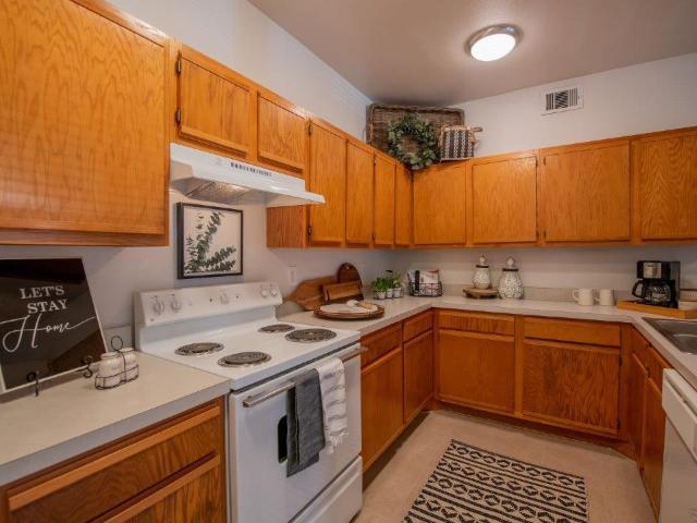 The Pointe Of Ridgeland 3 Bedroom Apartment for Rent at 831 Rice Rd, Ridgeland, MS 39157