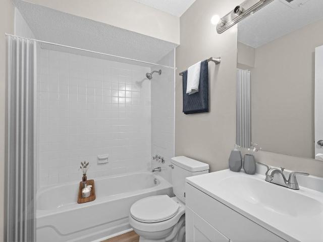 The Pointe at White Oak 3 Bedroom Apartment for Rent at 1631 Glenside Dr, Greensboro, NC 27405