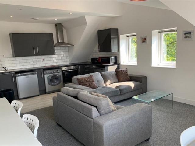 The Pavilion, Russell Road, NG7 6GB 2 bed apartment to rent £1,040 pcm £240 pw