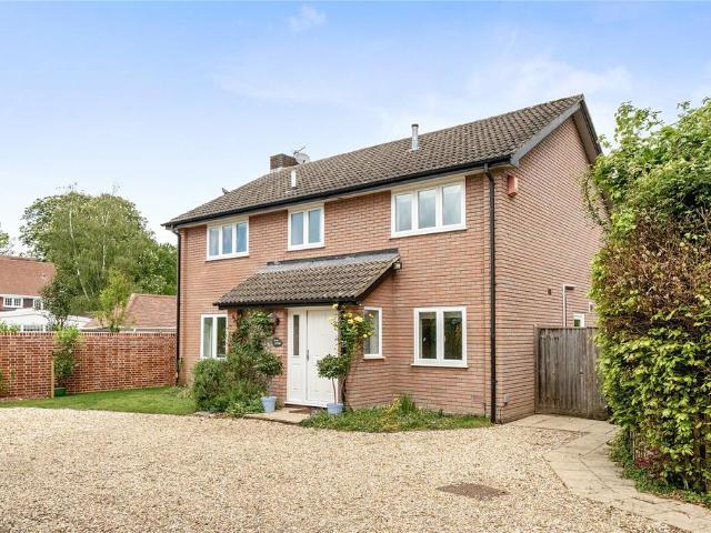 The Paddock, Brockenhurst, SO42 4 bed detached house to rent £4,000 pcm £923 pw