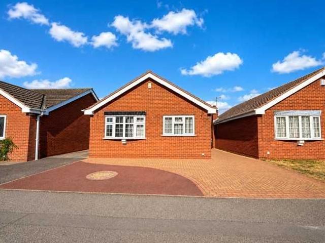 The Paddock, Kirkby In Ashfield NG17, 2 bed bungalow to rent, £1,050 pcm | PrimeLocation