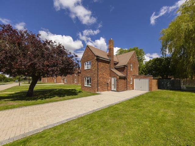 The Paddock, Linton On Ouse, YORK 3 bed detached house to rent £1,850 pcm £427 pw
