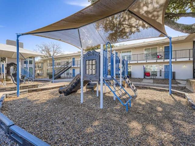 The Paddock on Park Row 1 Bedroom Apartment for Rent at 420 W Park Row Dr, Arlington, TX 76010 Heart Of Arlington