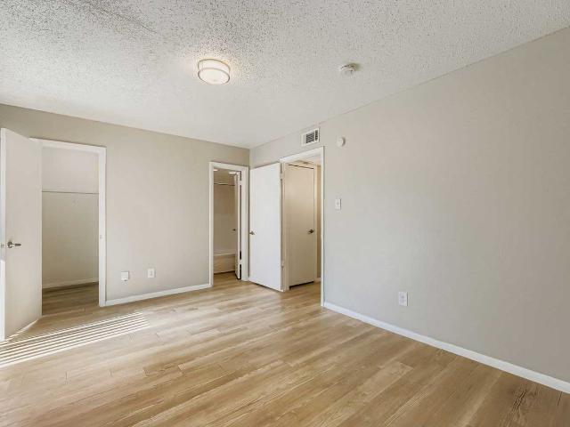 The Paddock on Park Row 2 Bedroom Apartment for Rent at 420 W Park Row Dr, Arlington, TX 76010 Heart Of Arlington