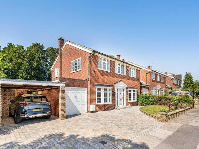 The Paddocks, Cockfosters, EN4 3 bed detached house to rent £4,650 pcm £1,073 pw