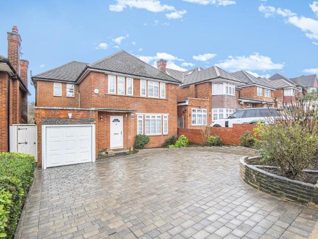 The Paddocks, Wembley, HA9 5 bed detached house to rent £4,500 pcm £1,038 pw