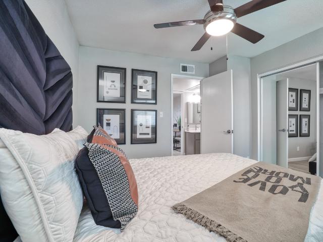 The Palmer Studio Apartment for Rent at 815 E Bethany Home Rd, Phoenix, AZ 85014