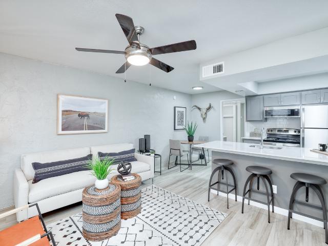 The Palmer Studio Apartment for Rent at 815 E Bethany Home Rd, Phoenix, AZ 85014