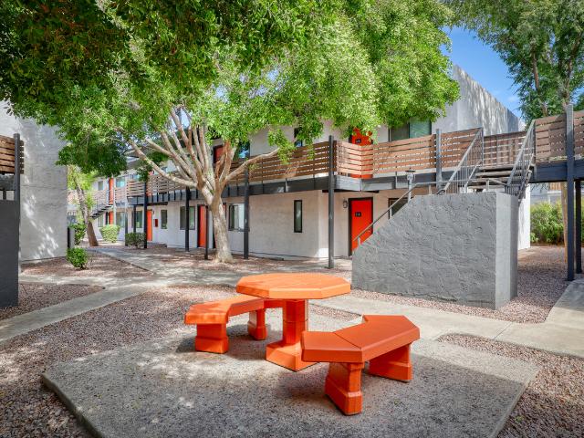 The Palmer 1 Bedroom Apartment for Rent at 815 E Bethany Home Rd, Phoenix, AZ 85014