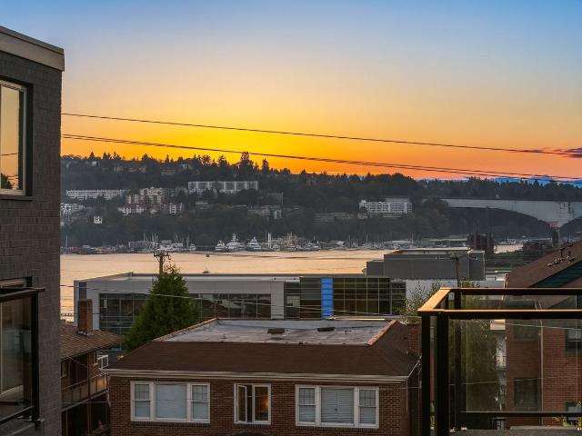 The Palms Apartments | 1 MONTH FREE! 1 Bedroom Apartment for Rent at 2712 Franklin Ave E, Seattle, WA 98102 Eastlake