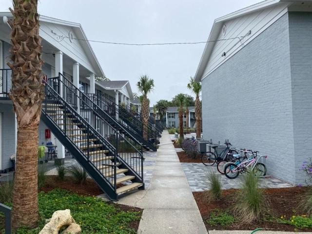 The Palms of Spring Park 2 Bedroom Apartment for Rent at 2216 Spring Park Rd, Jacksonville, FL 32207 Spring Park