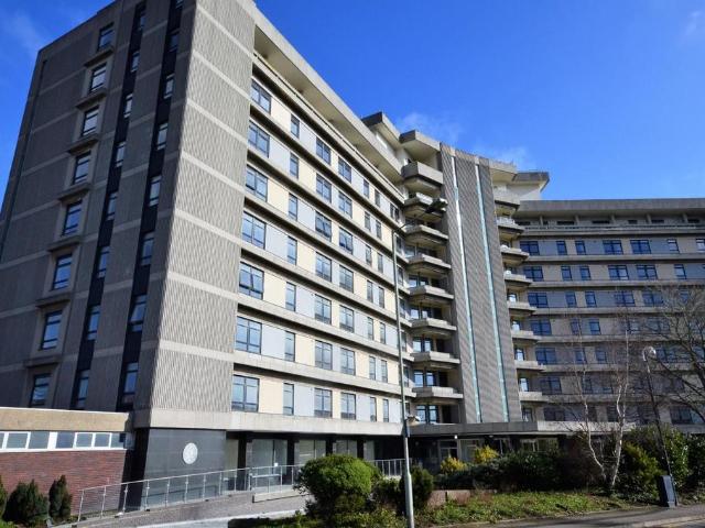 The Panorama,Park Street, Ashford. 2 bed flat to rent £1,050 pcm £242 pw