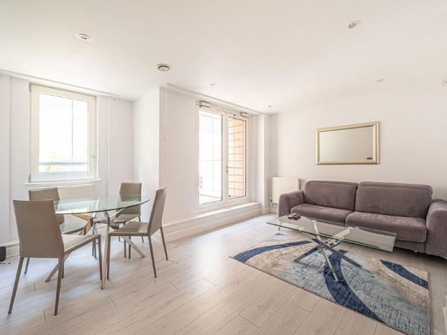 The Panoramic, Hampstead, London, NW3 2 bed flat to rent £6,500 pcm £1,500 pw