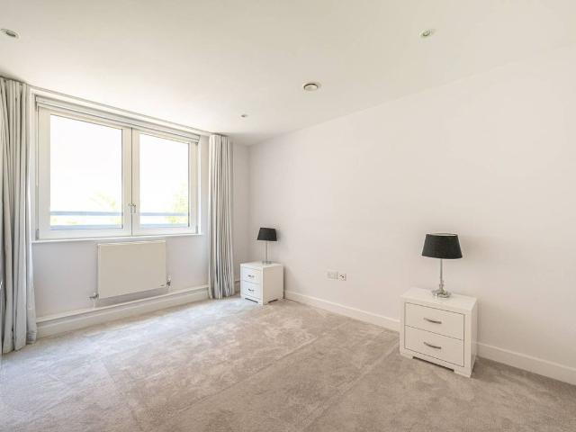 The Panoramic, Hampstead, London NW3, 2 bed flat to rent, £6,500 pcm | PrimeLocation