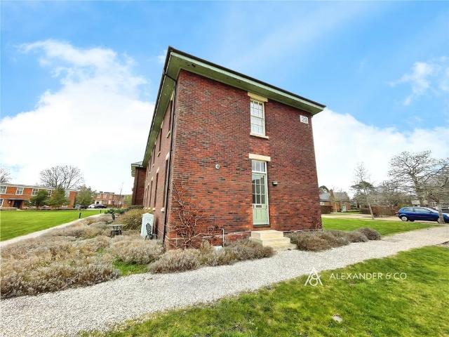 The Parade, Bicester OX27 2 bed flat to rent £1,600 pcm £369 pw