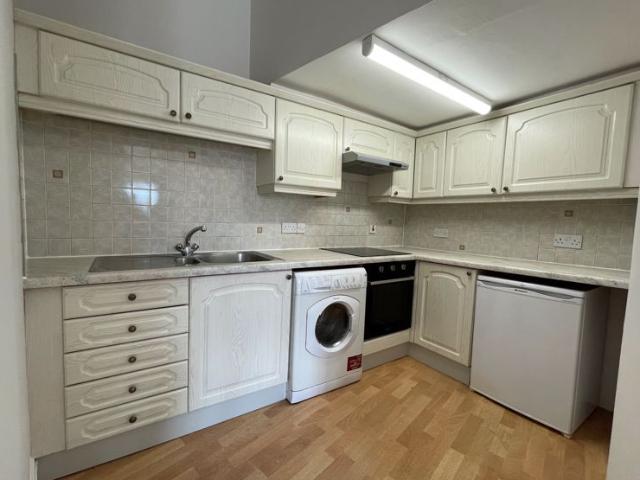 The Parade, Bourne End Central Location SL8, 1 bed flat to rent, £1,150 pcm | PrimeLocation