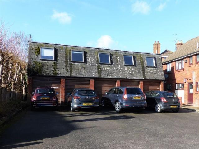 The Parade, Bourne End SL8, 1 bed flat to rent, £1,150 pcm | PrimeLocation