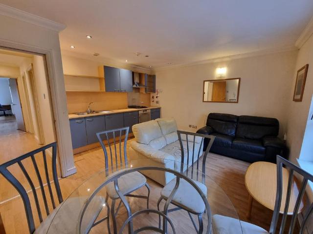The Parade, Cardiff CF24 2 bed flat to rent £1,150 pcm £265 pw