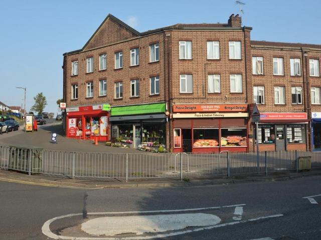 The Parade, Delta Gain, Watford 2 bed maisonette to rent £1,475 pcm £340 pw