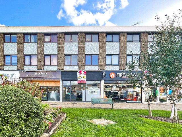 The Parade, Frimley, Camberley, Surrey GU16, 3 bed flat to rent, £1,600 pcm | PrimeLocation