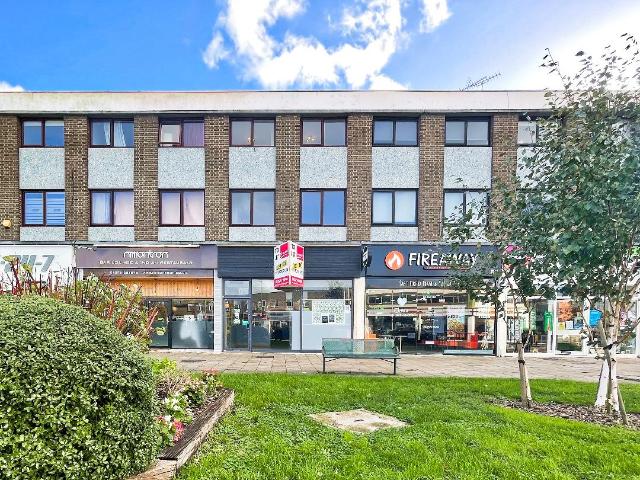 The Parade, Frimley GU16, 3 bed terraced house to rent, £1,600 pcm | PrimeLocation