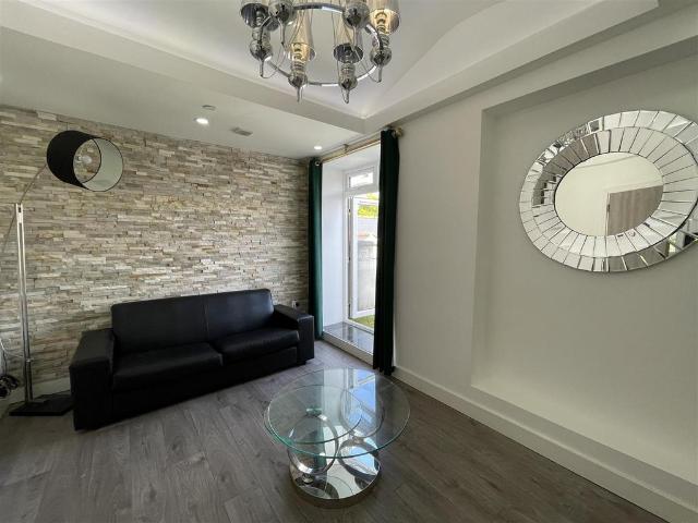 The Parade, Roath, Cardiff 1 bed apartment to rent £1,025 pcm £237 pw