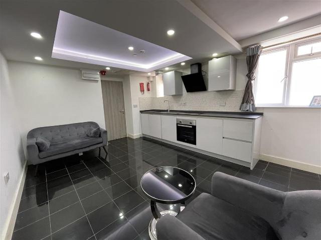 The Parade, Roath, Cardiff CF24, 1 bed flat to rent, £900 pcm | PrimeLocation