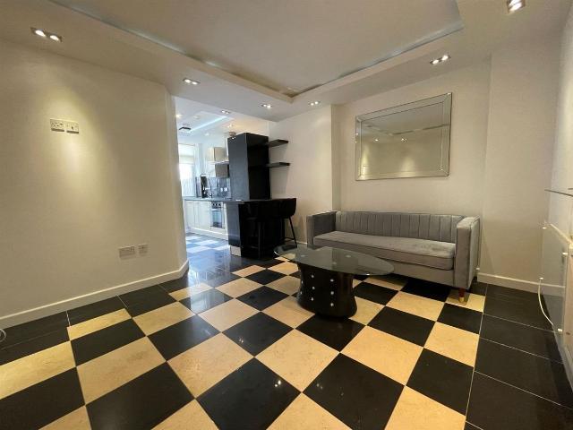 The Parade, Roath, Cardiff CF24, 1 bed flat to rent, £935 pcm | PrimeLocation