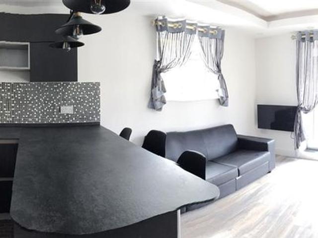 The Parade, Roath, Cardiff CF24, 2 bed flat to rent, £1,300 pcm | PrimeLocation