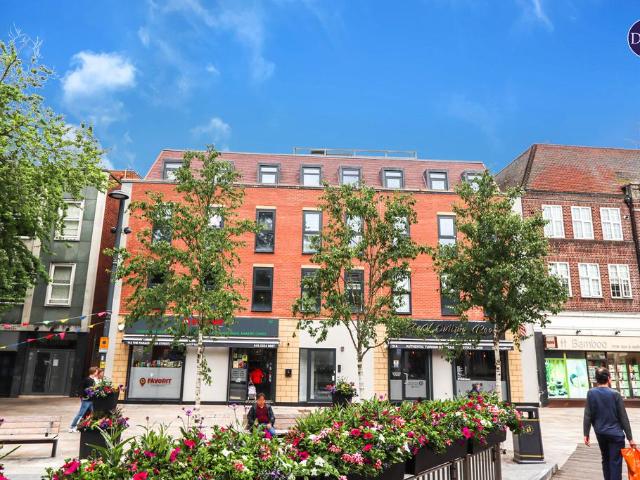 The Parade, Watford WD17 2 bed apartment to rent £1,575 pcm £363 pw