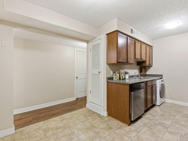 The Park Terrace 2 Bedroom Apartment for Rent at 315 N 34th St, Omaha, NE 68131 Gifford Park