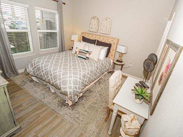 The Park at Bellagio 2 Bedroom Apartment for Rent at 100 Creekwood Landing Dr, Richwood, TX 77531