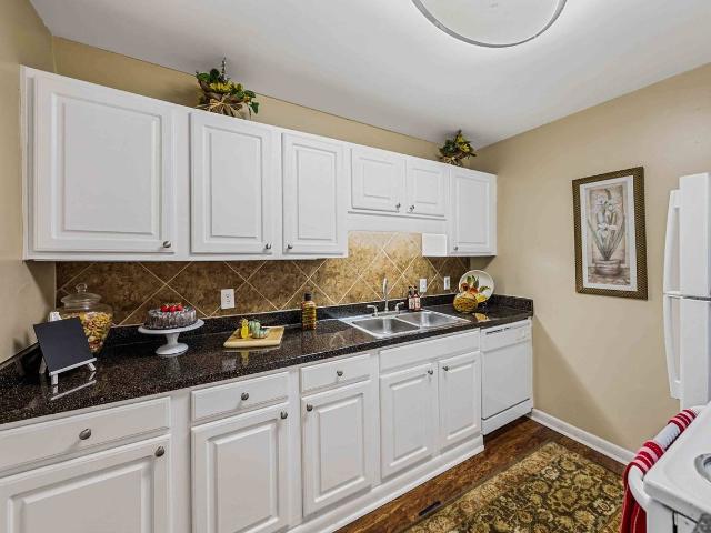 The Park at Marbella 2 Bedroom Apartment for Rent at 6017 Roosevelt Blvd, Jacksonville, FL 32244 Venetia