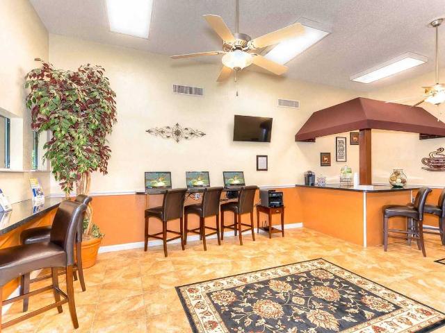 The Park at Orvieto 2 Bedroom Apartment for Rent at 2015 Blue Rock Dr, Tampa, FL 33612