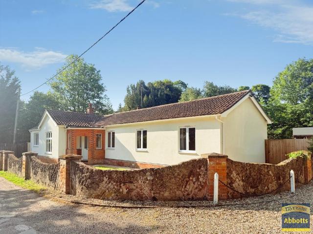 The Park, Bury St. Edmunds, IP31 4 bed bungalow to rent £3,000 pcm £692 pw