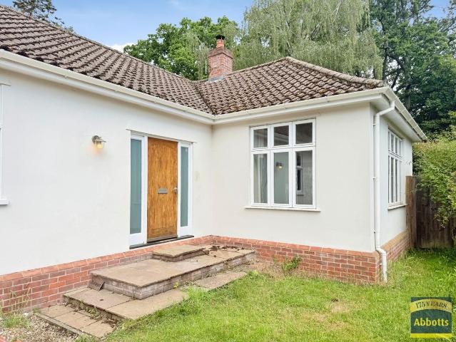 The Park, Bury St. Edmunds IP31, 4 bed detached bungalow to rent, £2,300 pcm | PrimeLocation
