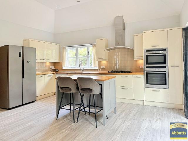 The Park, Bury St. Edmunds IP31, 4 bed detached bungalow to rent, £2,600 pcm | PrimeLocation