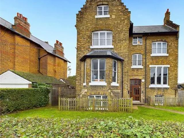 The Park Café Bar Restaurant, Park Road, London, TW11 0AB, United Kingdom | 3 bed apartment for rent #136501207 | Rentberry