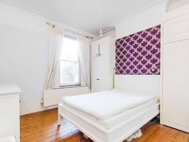 The Park, Ealing, London, W5 1 bed flat to rent £2,175 pcm £502 pw