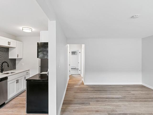 The Park on 13 Apartments 2 Bedroom Apartment for Rent at 3009 W 13 Mile Rd, Royal Oak, MI 48073